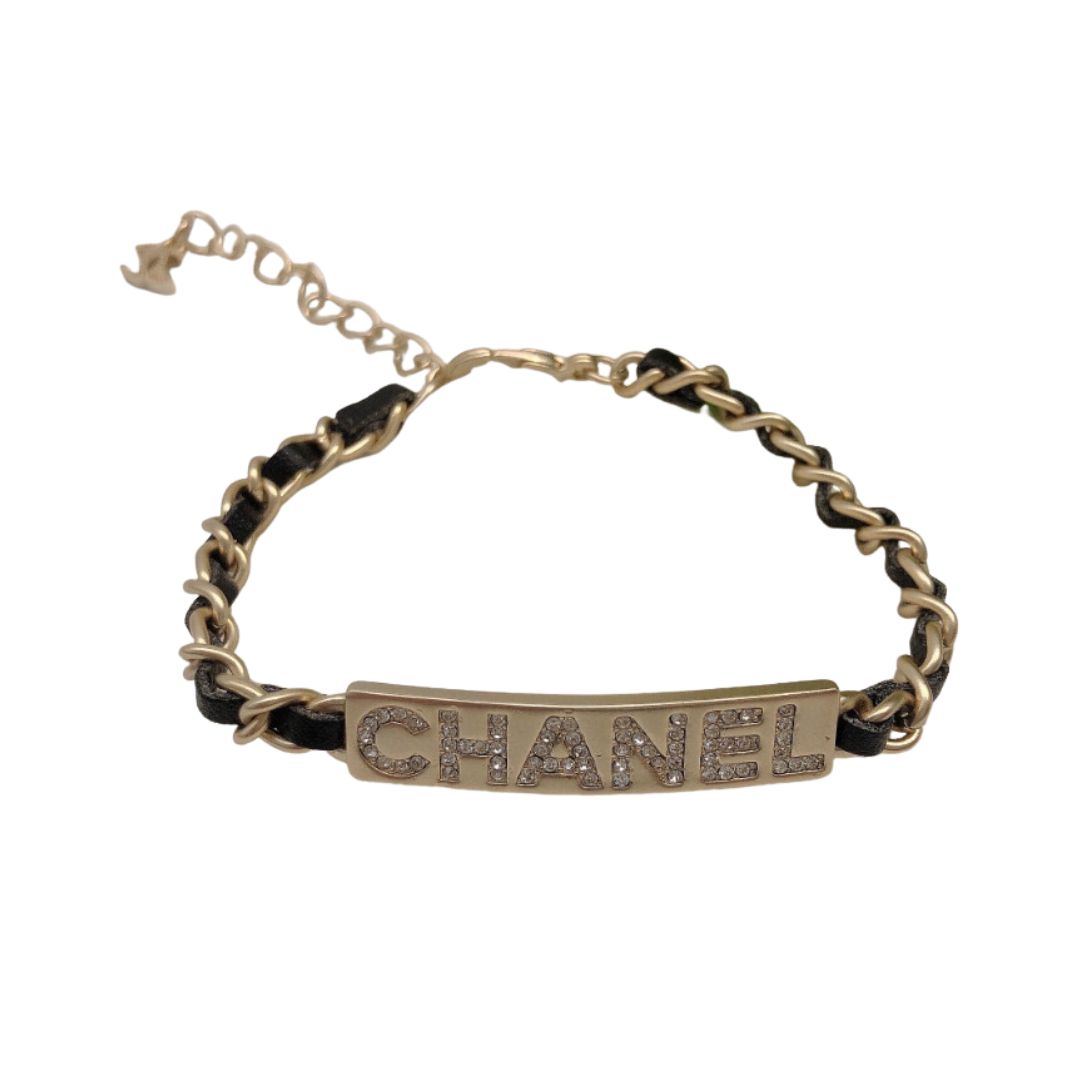 Chanel C-Shaped Bracelet Gold For Women - DAAXIO.US
