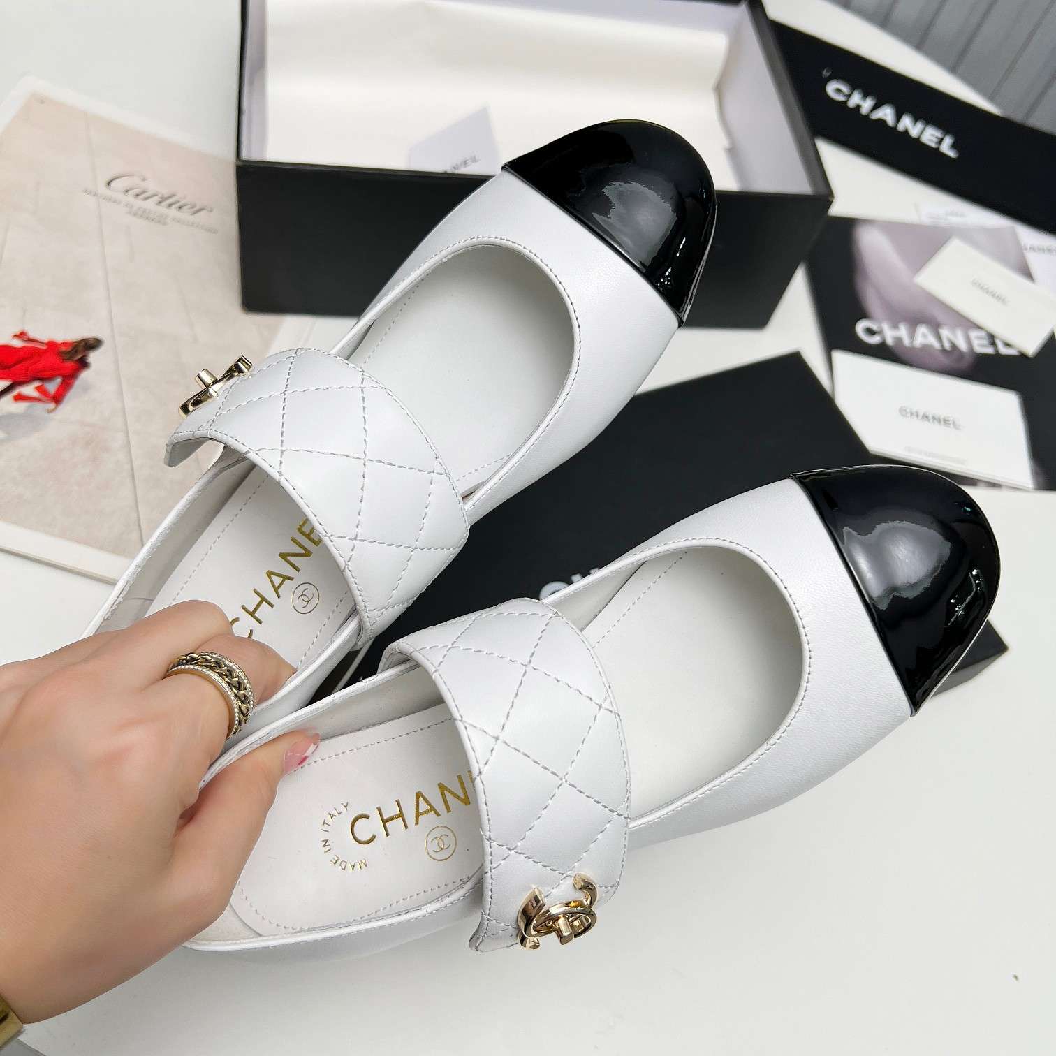 Chanel Logo CC Mary Jane White For Women - DAAXIO.US