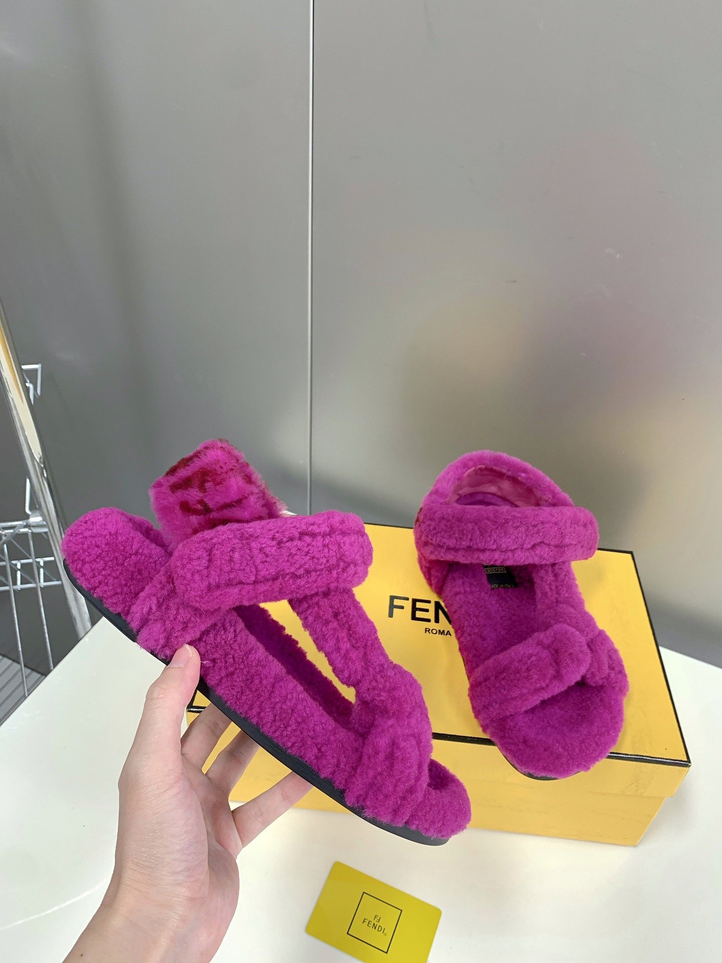 Fendi First Shearling Sandal Pink For Women - DAAXIO.US